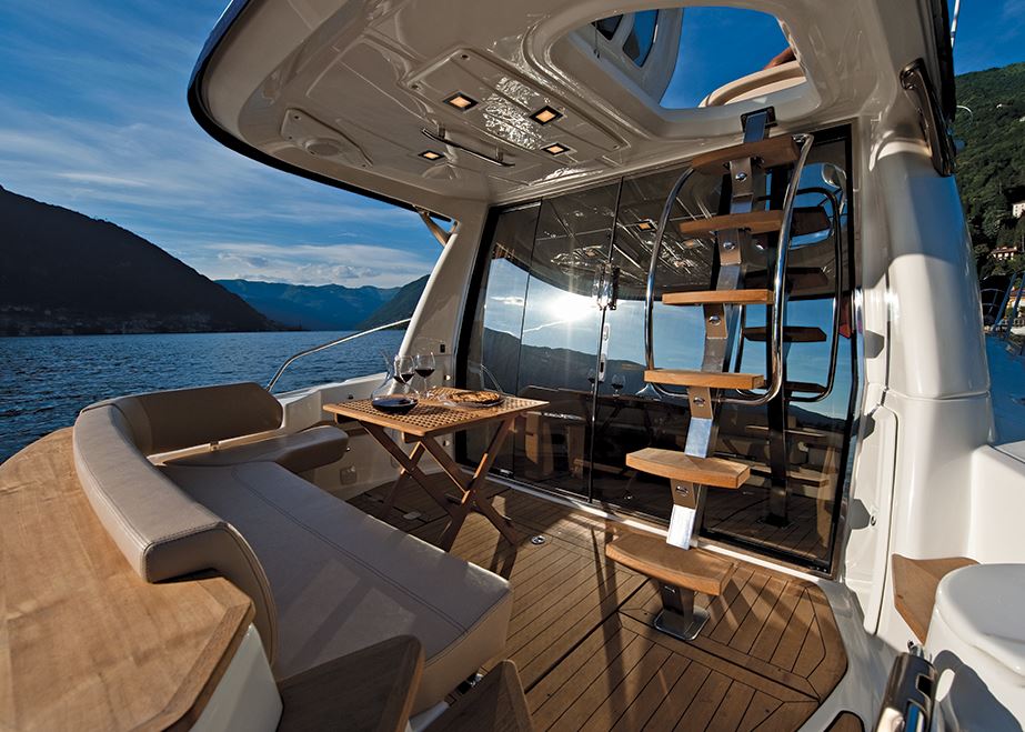43ft Luxury Yacht - Cranchi Flybridge - Yacht Charter Hong Kong ...